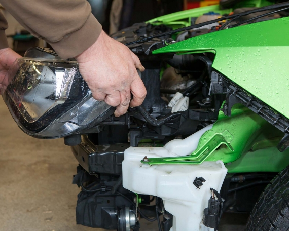Lackarbeiten lassen Schrammen, Kratzer und Beulen verschwinden